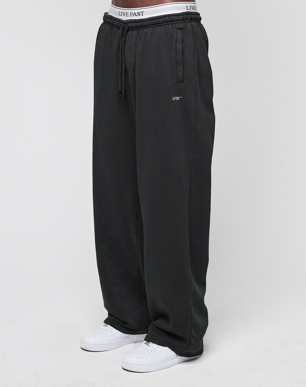 Supply Hoodie Schwarz : Authentic Streetwear – LIVE FAST DIE YOUNG